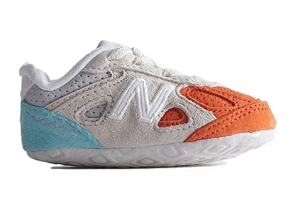 NEW BALANCE 990v4 Kith Cycladesin Sneakers