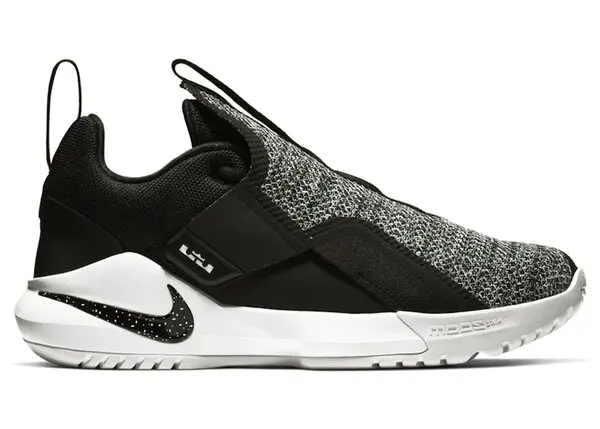 Nike Ambassador 11 Sneakers
