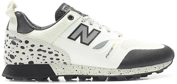 NEW BALANCE Trailbuster Sneakers - White/black