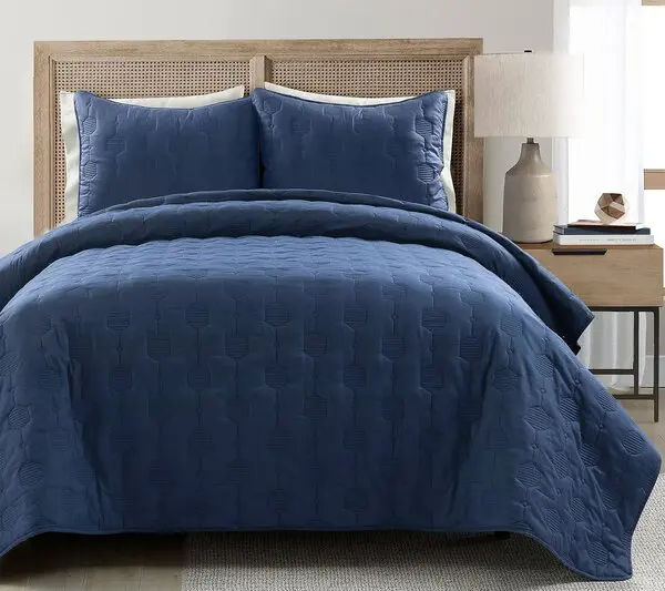 LUSH DECOR Hexagon Honeycomb Embroidered Quilt Et-full/queen