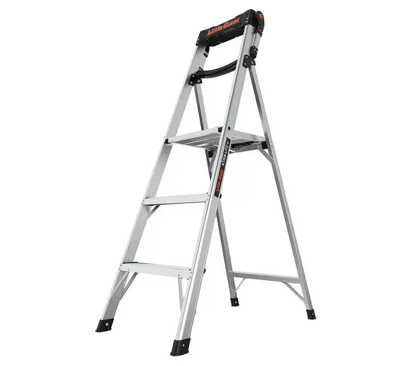 LITTLE GIANT 3-step 5' Lightweight Ladder W/ Ha Drail