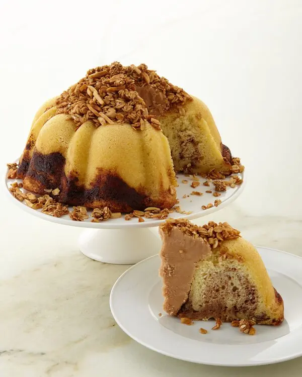 JANIE'S CAKES Cinnamon Swirl Pound Cake