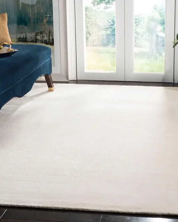 SAFAVIEH Beckett Rug Hand Loomed, 4' X 6 - White