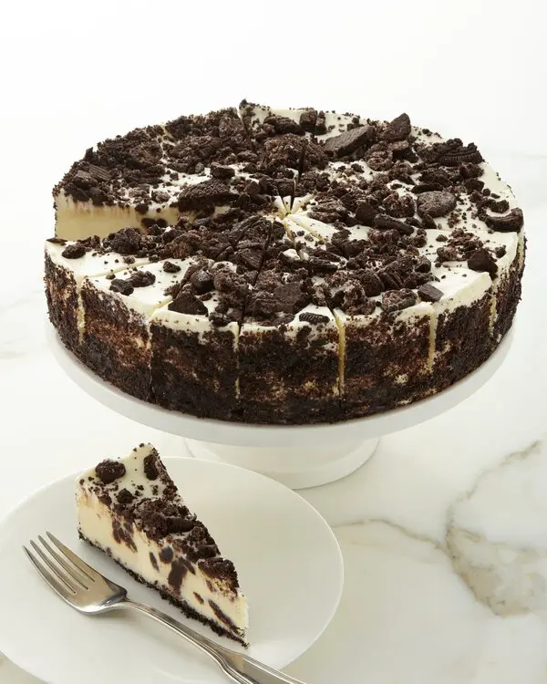 CHEESECAKE ROYALE Cookies And Cream Cheesecake
