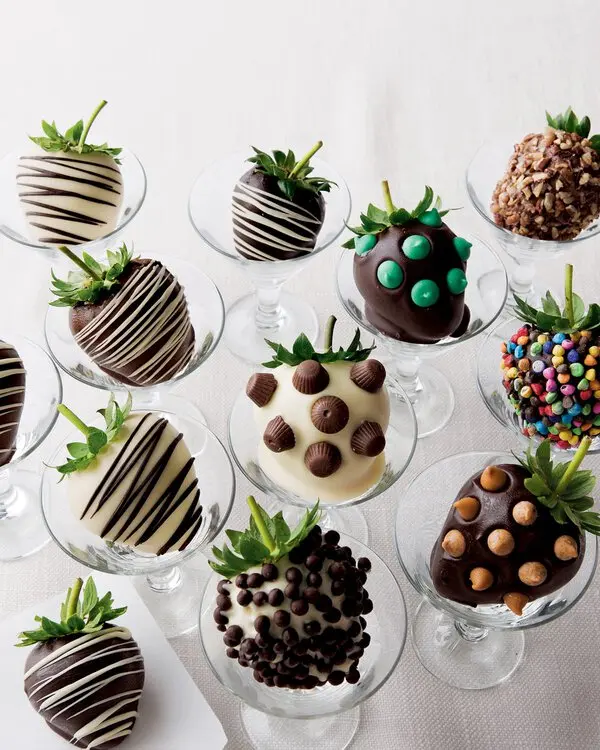 CHOCOLATE COVERED COMPANY Chocolate Strawberries With Toppings