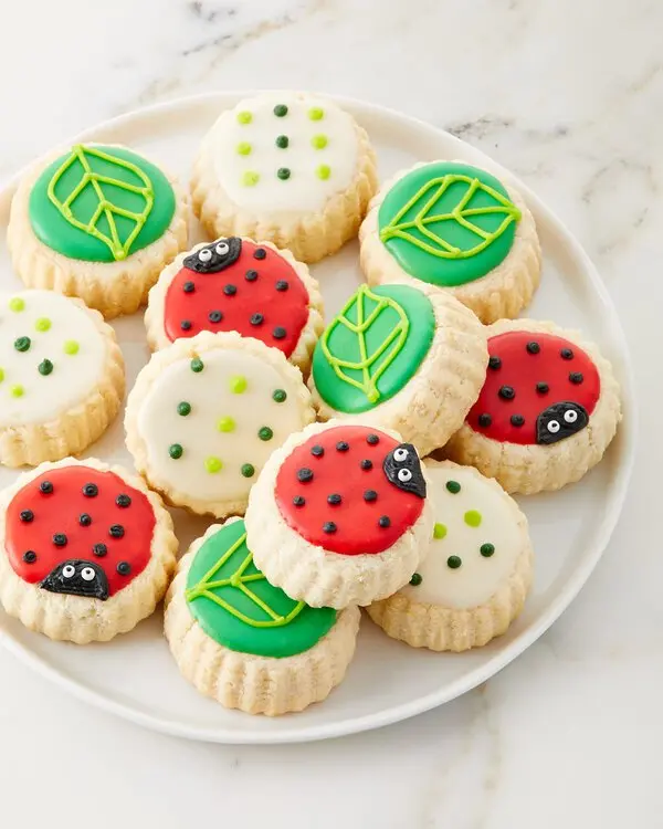 LE GOURMET BAKING Ladybug Shortbread Cookies