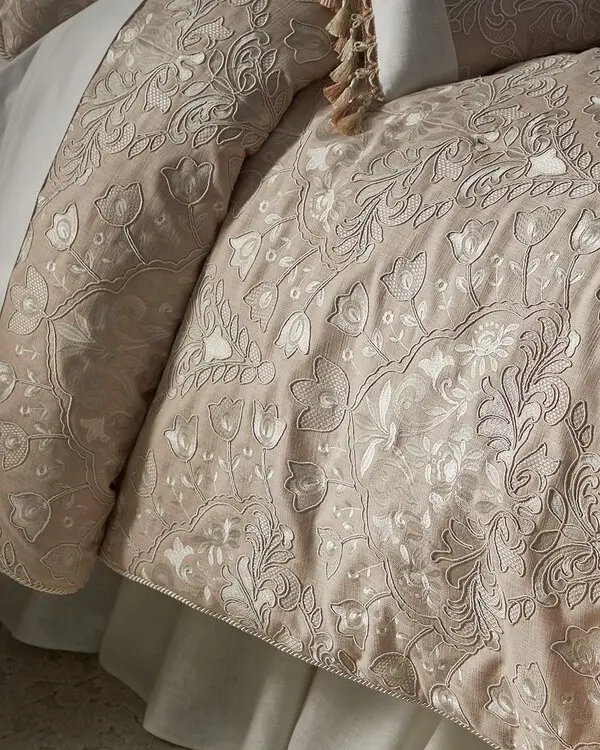 AUSTIN HORN COLLECTION Tulip Embroidered 3-piece Comforter