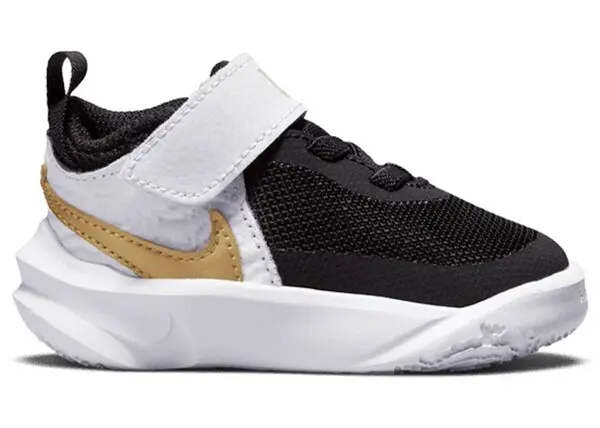 Nike Team Hustle D 10 Sneakers