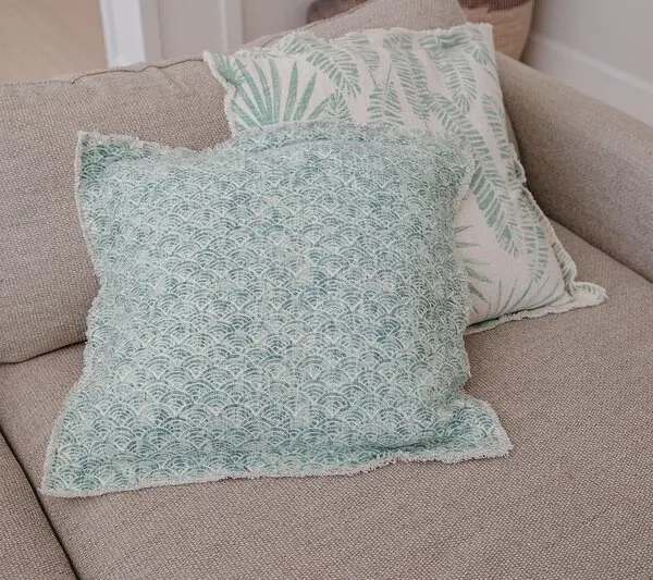 LAUREN MCBRIDE As Is Set Of 20' Coastal Printed Pillows Laurenmcbrid