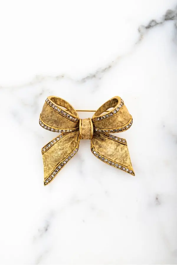 ELIZABETH COLE Ribbon Pin