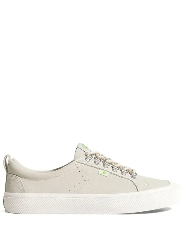 Cariuma Oca Low Suede Sneakers