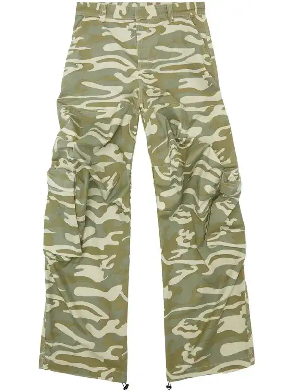 Diesel® P-Arne Cargo Pants In Green - 30% Off | Editorialist