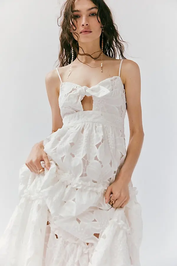 Btb Los Angeles Molly Floral Maxi Dress - White | Editorialist