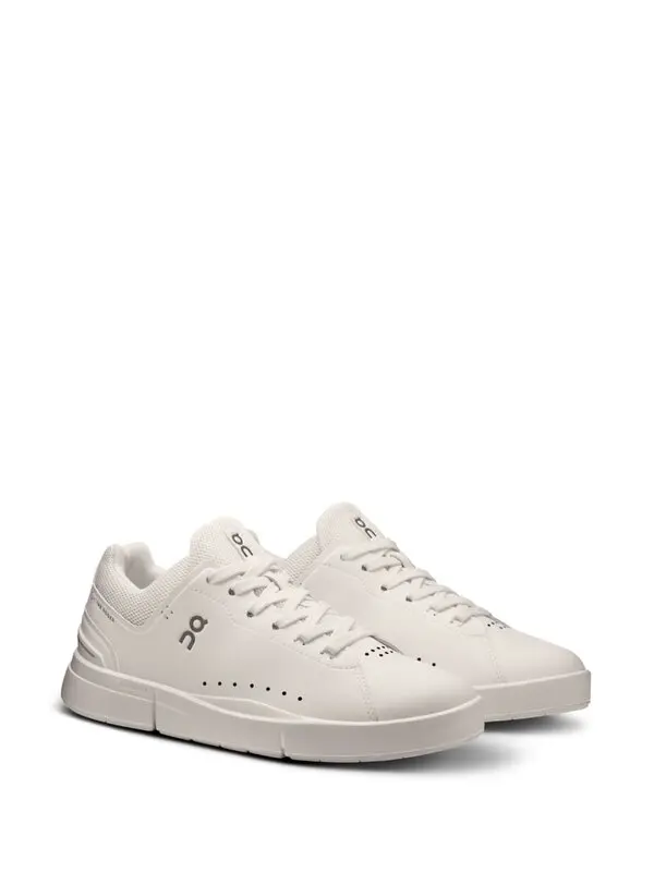 On The Roger Advantage Sneakers - White