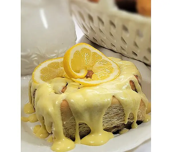 CINNAMOM BAKERY Individual Lemon Cream Cin Namon Rolls
