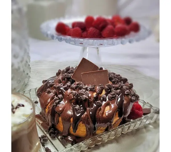 CINNAMOM BAKERY Ind. Death Chocolate Ci Nnamon Rolls