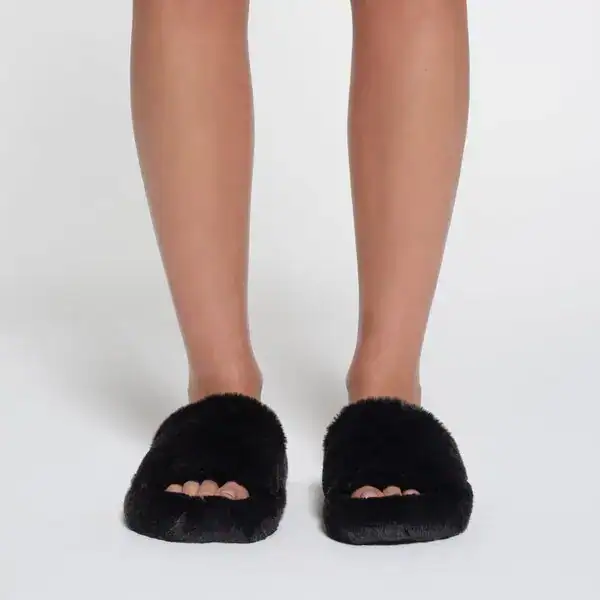 Skims Plush Slipper Onyx Editorialist