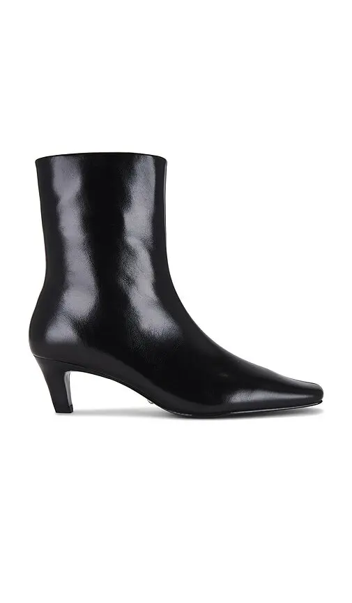 Raye Lauren Boot