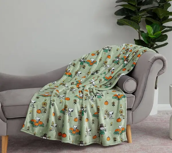 BERKSHIRE BLANKET Berkshire Peanuts Harvest Plush 55x70 Throw
