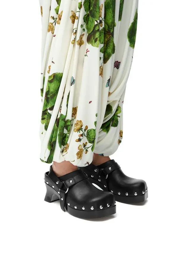 Loewe Luxury Tacha Clog In Vegetal Calfskin - Black