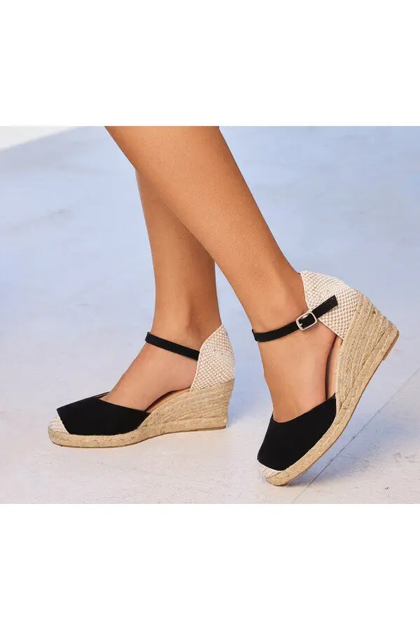 MENINA STEP Jimena Medium Strap Wedges - Black
