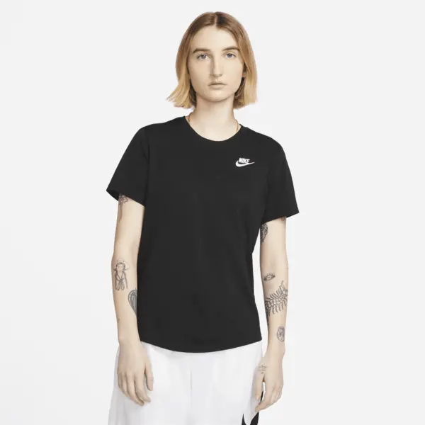 Nike Sportswear Club Essentials T-shirt - Black