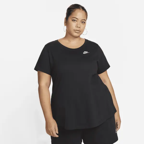 Nike Sportswear Club Essentials T-shirt - Black