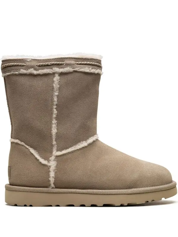 UGG Classic Boots - Brown