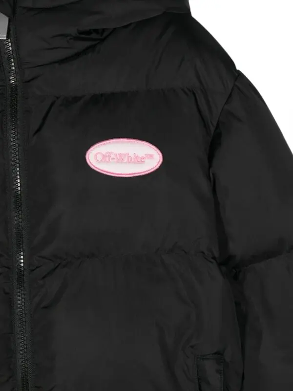 キッズアウター Off-White Arrow Patch Short Puffer 20157816_50581173_600.jpg