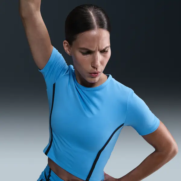 Nike Fitted Dri-fit Short-sleeve Top - Blue