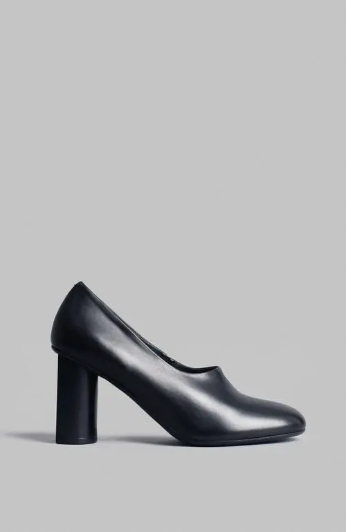 Co Round Toe Mid Heel Pump