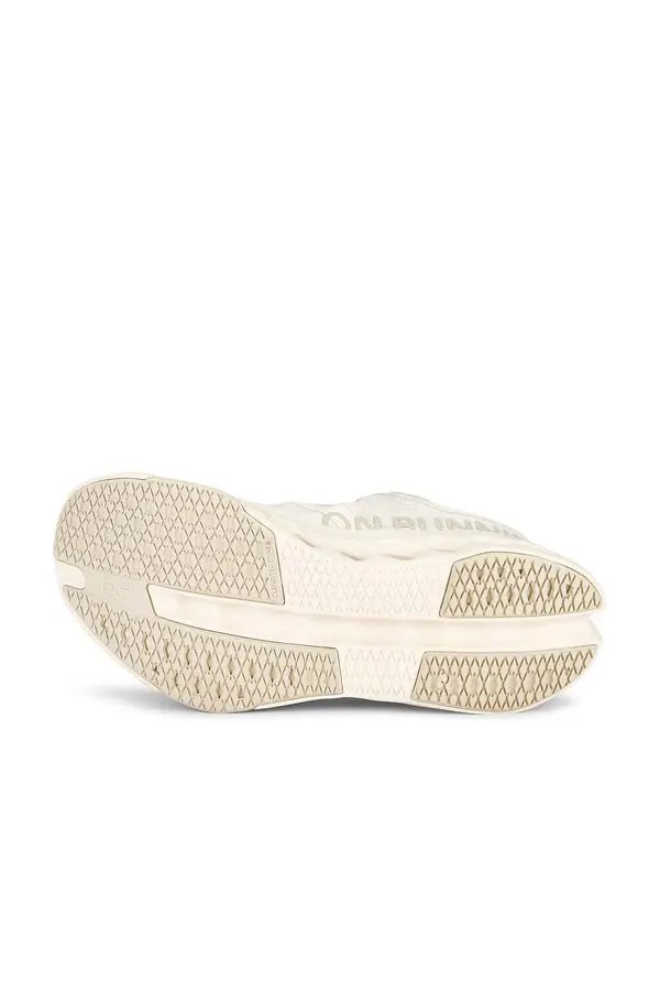 On Cloudsurfer Next Sneaker