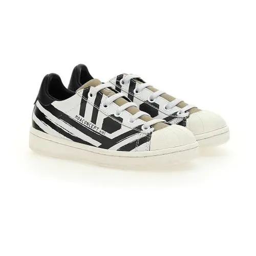 MASTER OF ARTS Striped Sneakers