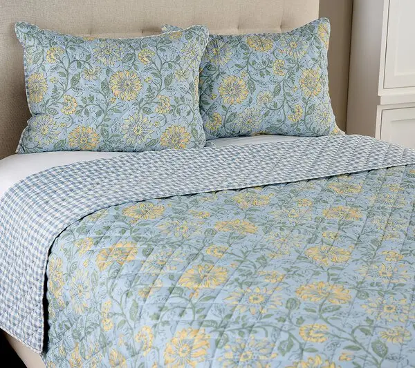 HOME REFLECTIONS Floral Quilt & Sham Set King