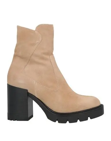 JANET & JANET Leather Ankle Boots