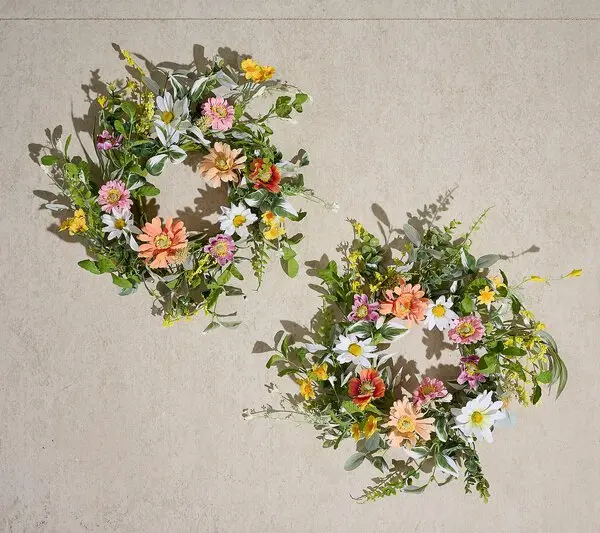 VALERIE PARR HILL Set Of 2 Everything's Coming Up Daisies Mini Wreaths Val