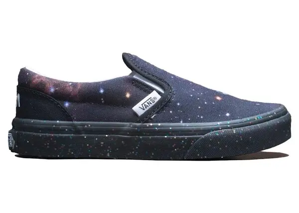 VANS Classic Slip-on Sneakers