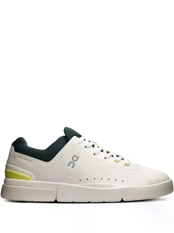 On The Roger Advantage Sneakers - White