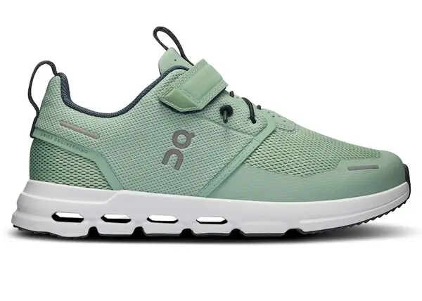 On Running Cloud Playing Sneakers