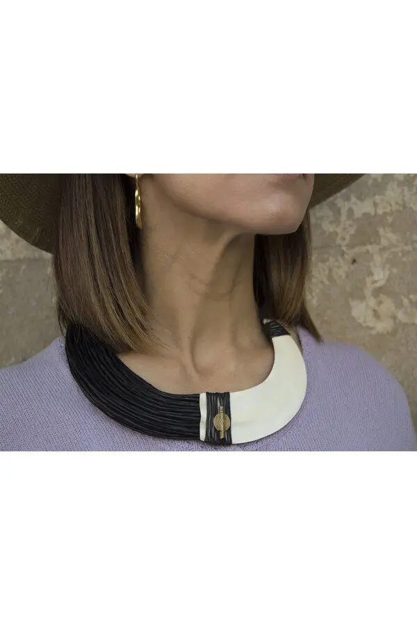 NORTON AND HODGES Bone And Leather Medallion Necklace - Red