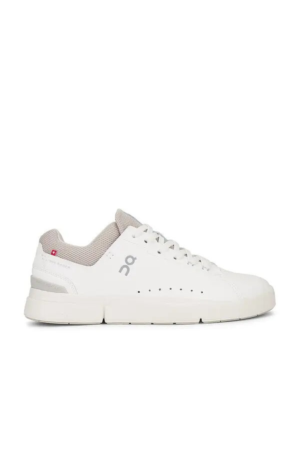 On The Roger Advantage Sneakers - White & Sand