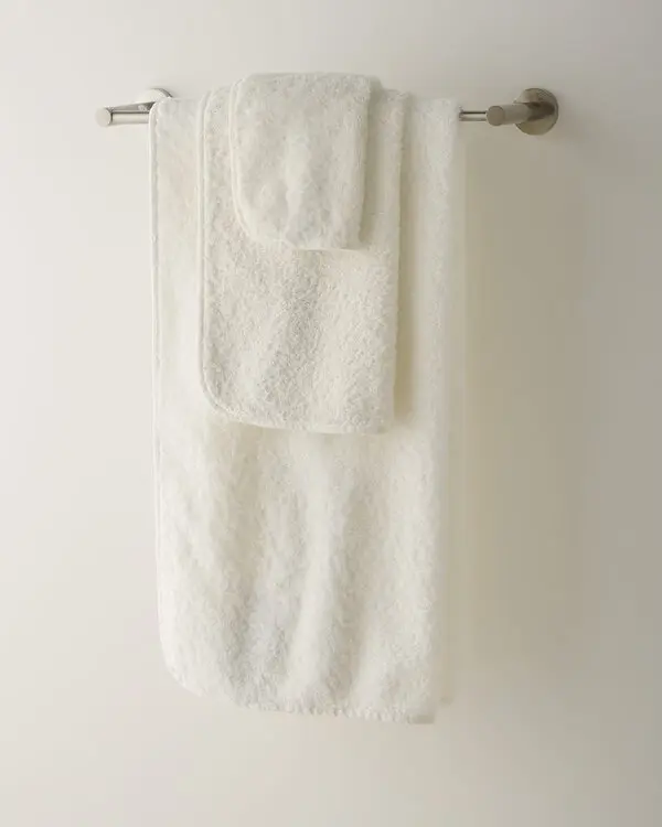 GRACCIOZA Grand Egoist Hand Towel - Snow