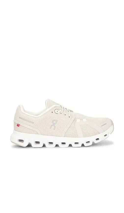 On Cloud Sneakers - Pearl & White