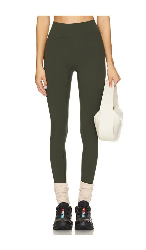 437 The Essentials Legging In Dark Green - Forest