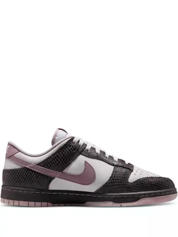 Nike Dunk Low Se Sneakers