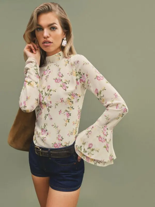 REFORMATION Annie Stretch Low Rise 2.5 Jean Micro Shorts - Seneca