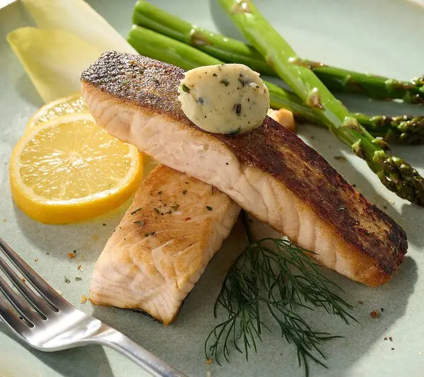 EGG HARBOR 4oz Faroe Island Skin-on Salmon W/garlic Butter