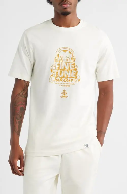 VIC GARCIA WORLD Fine Tune Graphic T-shirt