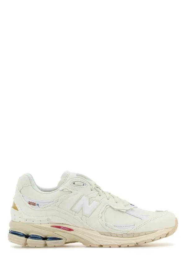 NEW BALANCE 2002r Sneakers - White