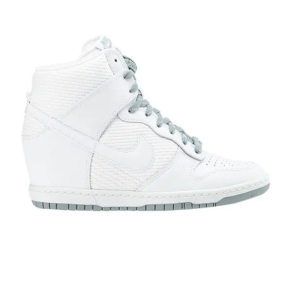Nike Dunk Sky High Essential Sneakers